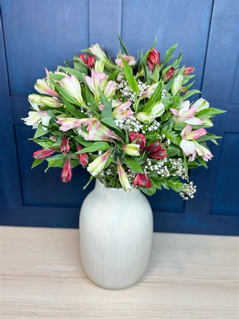 Alstroemeria Bouquet Free Uk Flower Delivery By Post Flowersbypost