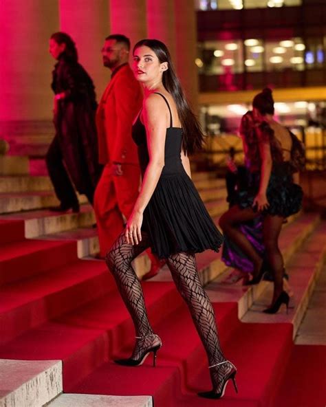 Sara Carbonero Sensual Y Roquera En El Desfile De Calzedonia