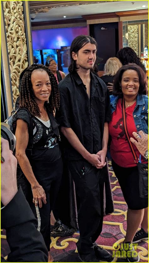 Is Michael Jackson Son Named Blanket At Ann Burkett Blog