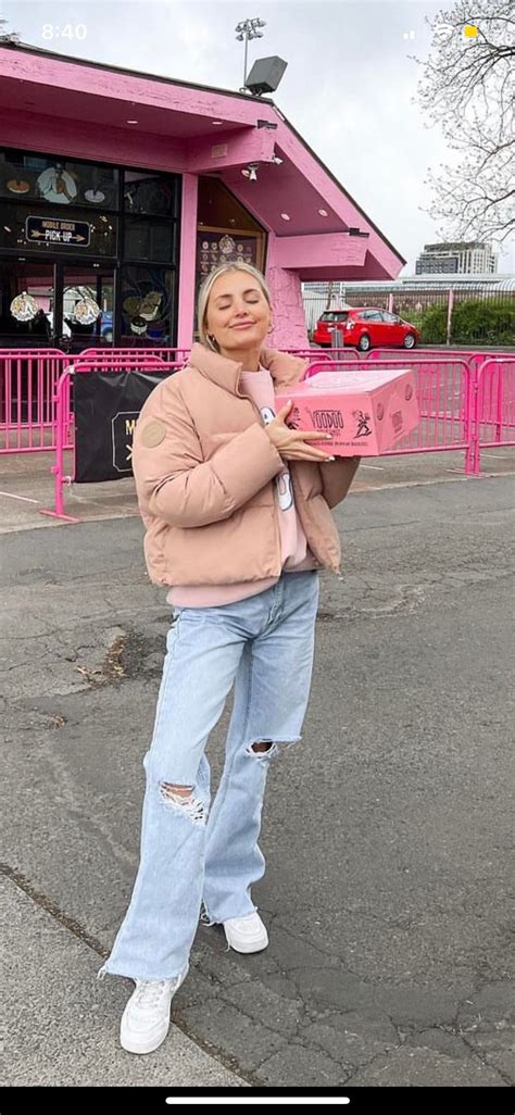 Why Does She Always Smile And Pose Like This With Her Eyes Closed