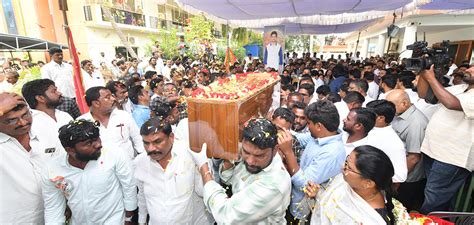 పులివెందులలో వైఎస్‌ జగన్‌ ఫొటోలు Ys Jagan Pays Tribute To His Cousin Ys Abhishek Reddy In