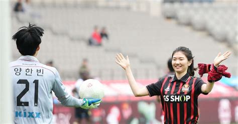 [사진]심석희 아이처럼 해맑은 표정으로 시축