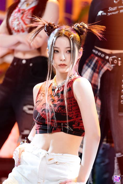 230326 Nmixx Kyujin Love Me Like This At Inkigayo Kpopping