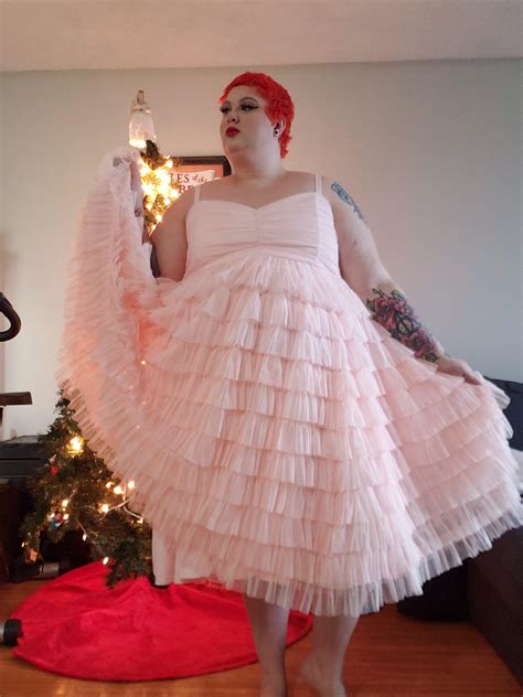 Loving This Dress Scrolller