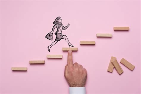 비즈니스 에서 여성을 위한 경력 계획 및 역경 달성을 위한 개념 개념에 대한 스톡 사진 및 기타 이미지 개념 개발 걷기 Istock