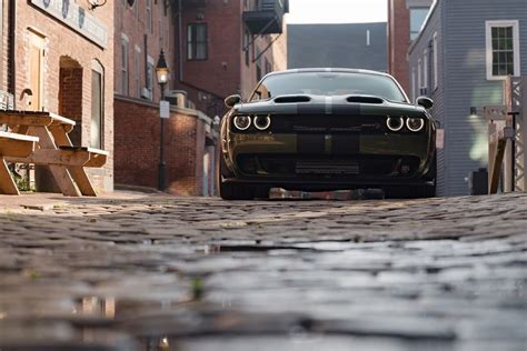 The 2023 Dodge Challenger Srt Hellcat Has 2 Big Advantages Over The 2024 Ford Mustang Dark Horse