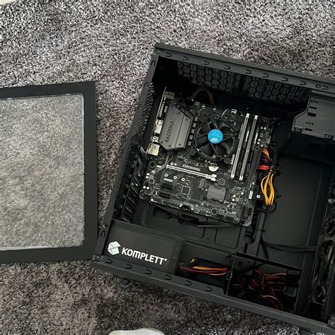 Se Produkter Som Liknar Komplett Pc Chassi Med Msi B3 På Tradera