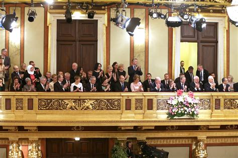 Румен Радев и съпругата му на официално посещение във Виена ВИДЕО СНИМКИ Nova