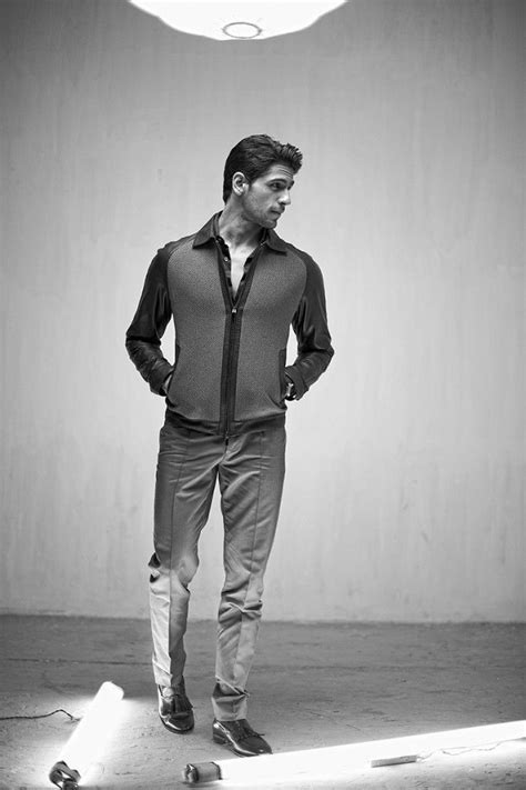 Siddharth Malhotra 4 10 20 Classy Outfits Men Bollywood Actors