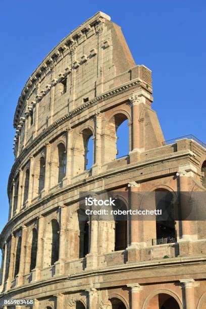 밤 검 투사 뿐만 아니라 공공 엔터테인먼트 이탈리아 로마에 대 한 장소 되 고 싸운 곳에 콜로세움 0명에 대한 스톡 사진 및 기타 이미지 Istock