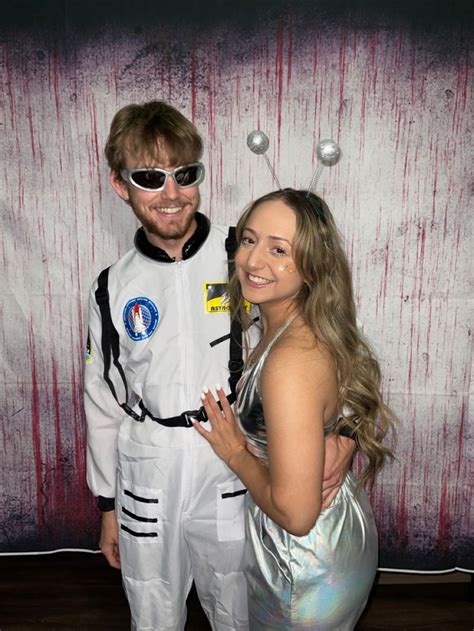 Alien And Astronaut Costume Matching Costumes Astronaut Costume