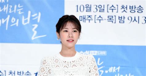 하늘에서 내리는 일억개의 별 정소민흰 색 드레스로 포토