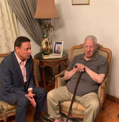 شاهد كرم جبر يزور مكرم محمد أحمد بمنزله سياسة خط أحمر