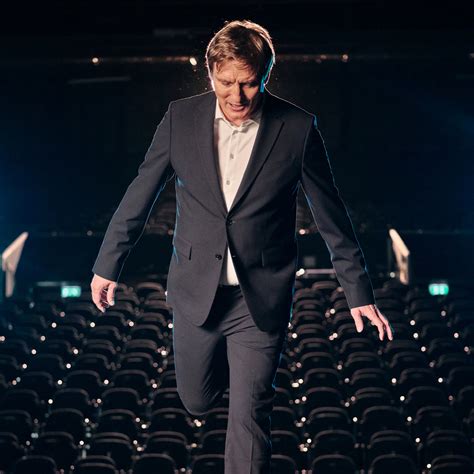 Oliver Masucci über Komfortzonen Erfolg Und Die Perfekte Hose