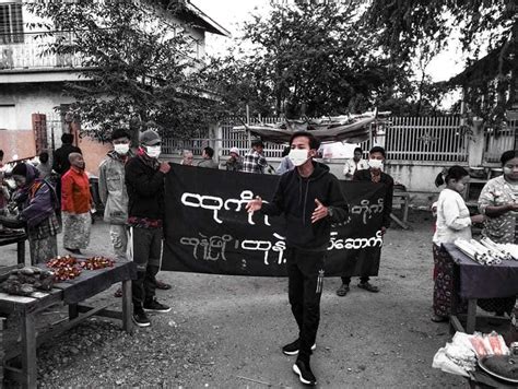 ထုကို စုစည်း၊ ထုနဲ့ တိုက်၊ ထုနဲ့ဖြို၊ ထုနဲ့တည်ဆောက် စာသားနှင့် ယင်းမာပင်တွင် ပျောက်ကြားသပိတ် ပ