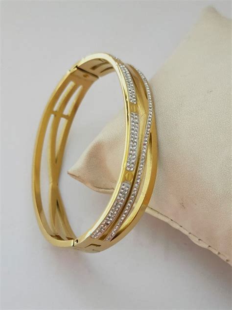 7 Popular And Stylish Gold Bracelet Designs For You