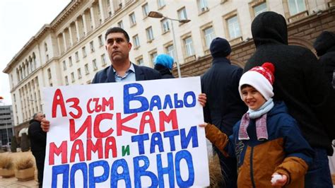 БАЩИ ПОД ПРОЗОРЦИТЕ НА ВЛАСТТА Мъжете настояват за споделено