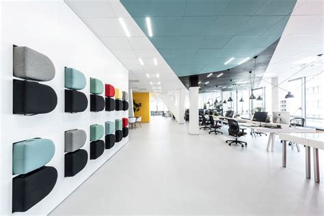 B2 Architecture Creates Optical Illusion With Office Interiors For Ddb