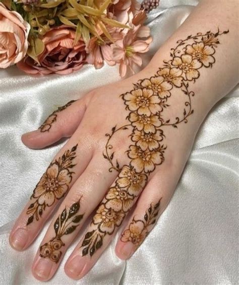Back Hand Henna Design Floral Henna Art Henna Designs With Flowers