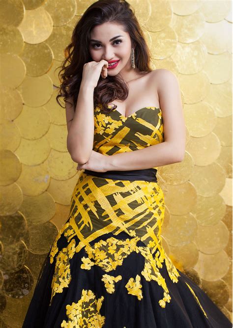 Foto Ariel Pakai Jas Terbaru