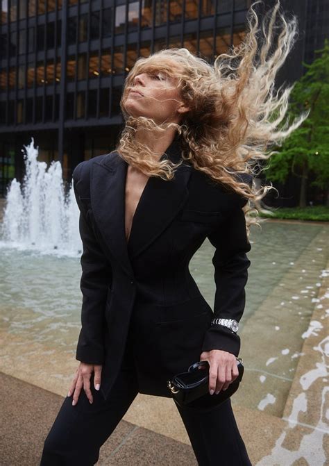 Hannah Ferguson In Nyc By David Roemer Elle Germany 2022 — Anne Of Carversville