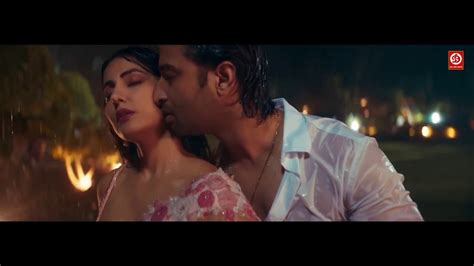 Hina Khan Hot Kiss Hina Khan In Bikini Sweet Girl Flying Kiss