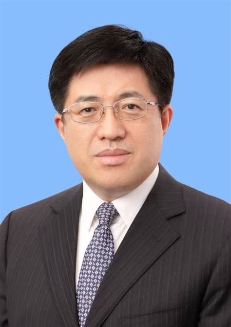 阿东（共青团中央书记处第一书记，兼任中央团校校长（中国青年政治学院院长），全国少工委主任） 百度百科