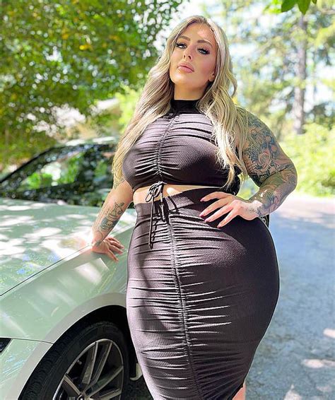 Miss Thick And Tatted Bio Wiki Facts Age Height Weigth Measurement Photos Plus Size Model