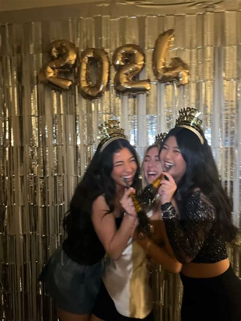 Nye Cool Girl Aesthetic New Years Poses Picture Ideas Friends New