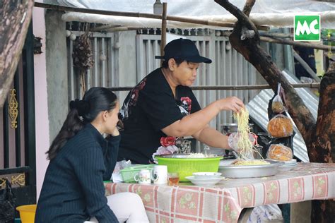 ချစ်ငယ် အသုပ်ဆိုင်မှာ သွားအားပေးခဲ့တဲ့ မမြတ်လေး