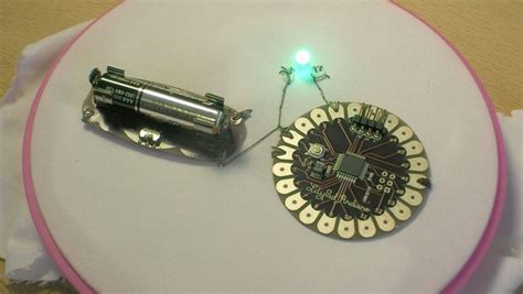 Craft Video Lilypad Arduino Lilypad Arduino Wearable Electronics E Textiles