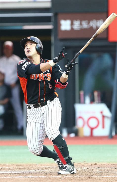 롯데 자이언츠 3일 한화전서 전준우 응원존 운영 부산의 대표 정론지 국제신문