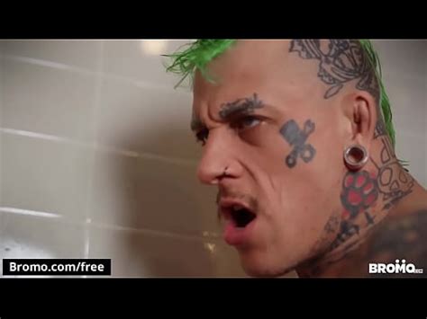 Semental Tatuado Sexy Folla A Su Amigo En El Ba O Bromo Xvideos Com