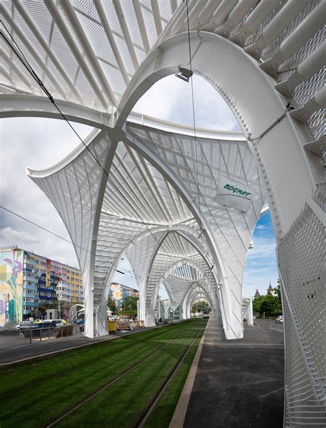 Eroii Revolutiei Central Canopy And The Underground Passage Bogart