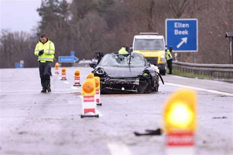 Unfall auf A3 bei Emmerich: Vier Tote - Auto fährt in Unfallstelle