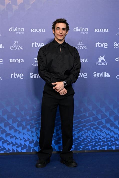 Premios Goya 2023 Miguel Herrán Y Su Look De Valentino