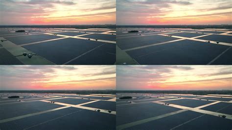 夕阳下的水上漂浮光伏电站视频素材下载