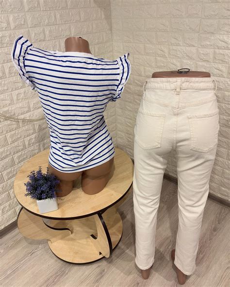 Жіночий одяг сток секонд В пості 2 речі 🎀 продано 🌸шикарна футболка С м Груди 45 Довжина 55