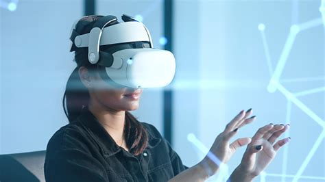 Vr 고글을 쓴 여성들은 홀로그램 스크린으로 인터넷 메타버스 시스템에 연결하면서 공중에서 손가락을 가리키고 만진다 미래의 디지털