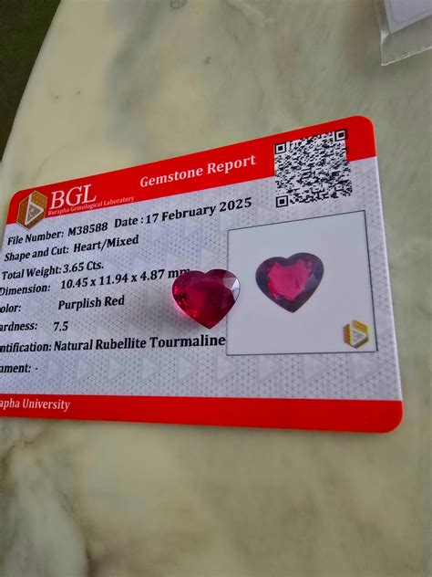 Andro ძალიან კარგი და საკმაოდ დიდი საუკეთესო წითელი ფერის ტურმალინი მივიღე მისი