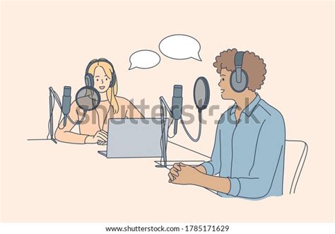 커뮤니케이션 인터뷰 대화 팟캐스트 개념 젊은 스톡 벡터로열티 프리 1785171629