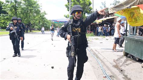 Във Филипините задържаха българин заподозрян че е проникнал в банковата сметка на Бил Гейтс