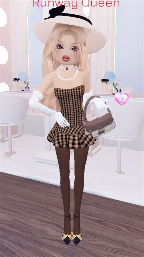 Dress To Impress Theme Vogue Cover 👜🌟 Dress To Impress Vogue Dress