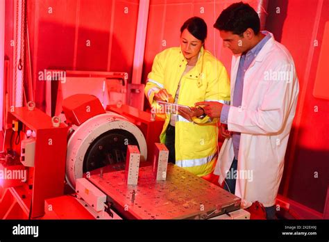 Researchers Vibration Chamber Laboratory Emc And Telecom Lab