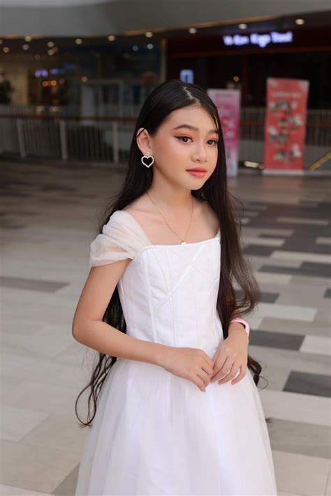 ពូកែណាស់ ទោះរវល់ការងារសិល្បៈ តែ ម៉ានីកា រៀនជាប់លេខ១ក្នុងសាលា Khmerload Cambodia Latest News