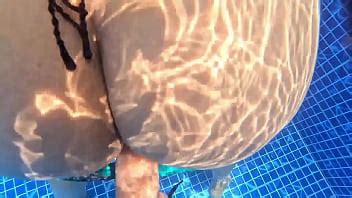 Sexo En El Agua Con Nalgona Sorprendida Masturbandose En La Piscina Xvideos Com