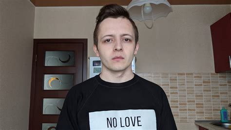 НИКОГДА НЕ БЫЛО ДЕВУШКИ И ОТНОШЕНИЙ И НЕ ПОНИМАЮ ЗАЧЕМ ОНИ НУЖНЫ НЕ ХОЧУ НИ С КЕМ ВСТРЕЧАТЬСЯ