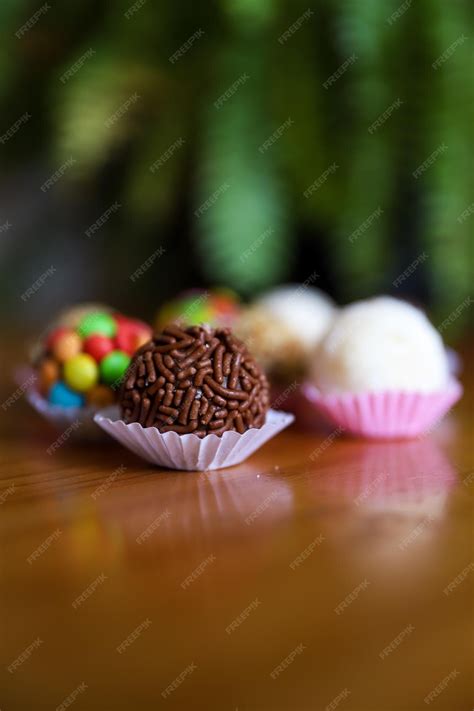 Brigadeiro De Bombón De Chocolate Dulce Tradicional Brasileño Foto