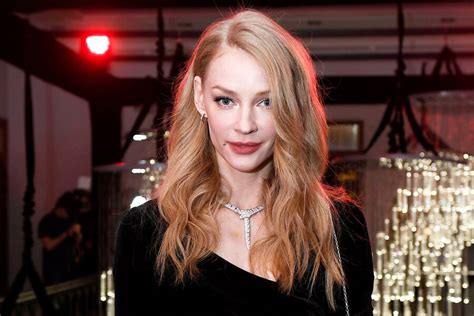 Светлана Ходченкова покинула премьеру с таинственным спутником Газета Ru Новости