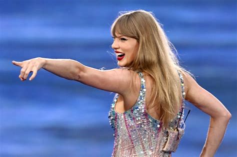 Billboard Gets Backlash For Using Infamous Clip Of Taylor Swifts Naked